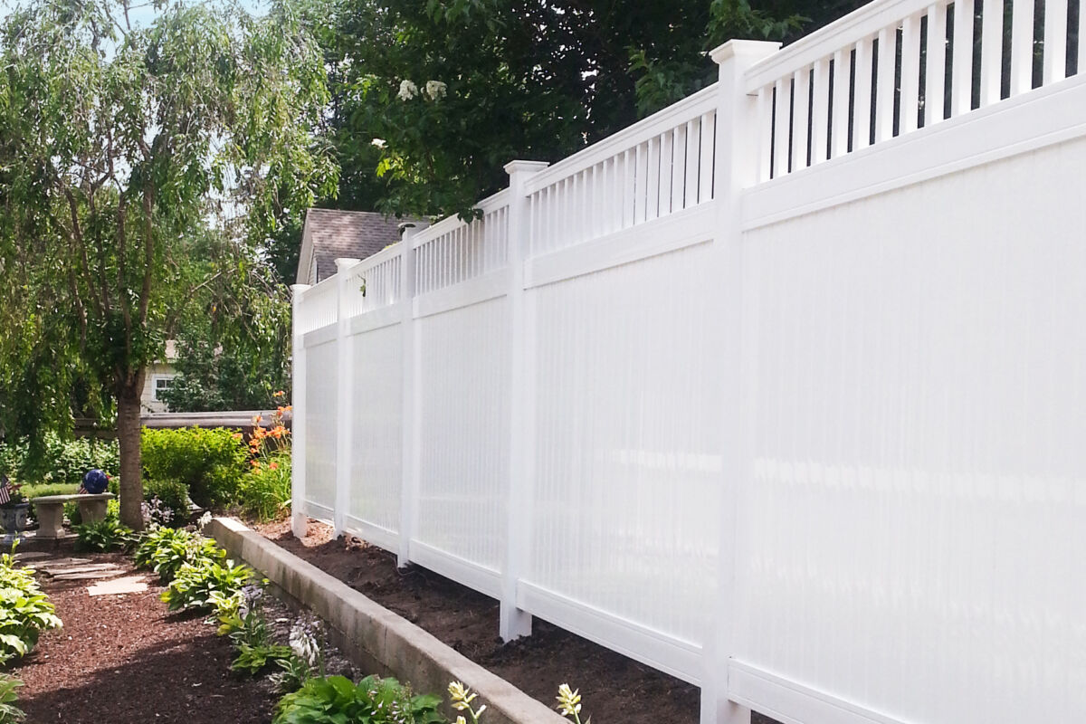 Kingston Privacy Vinyl Fencing | Digger Specialties, Inc.