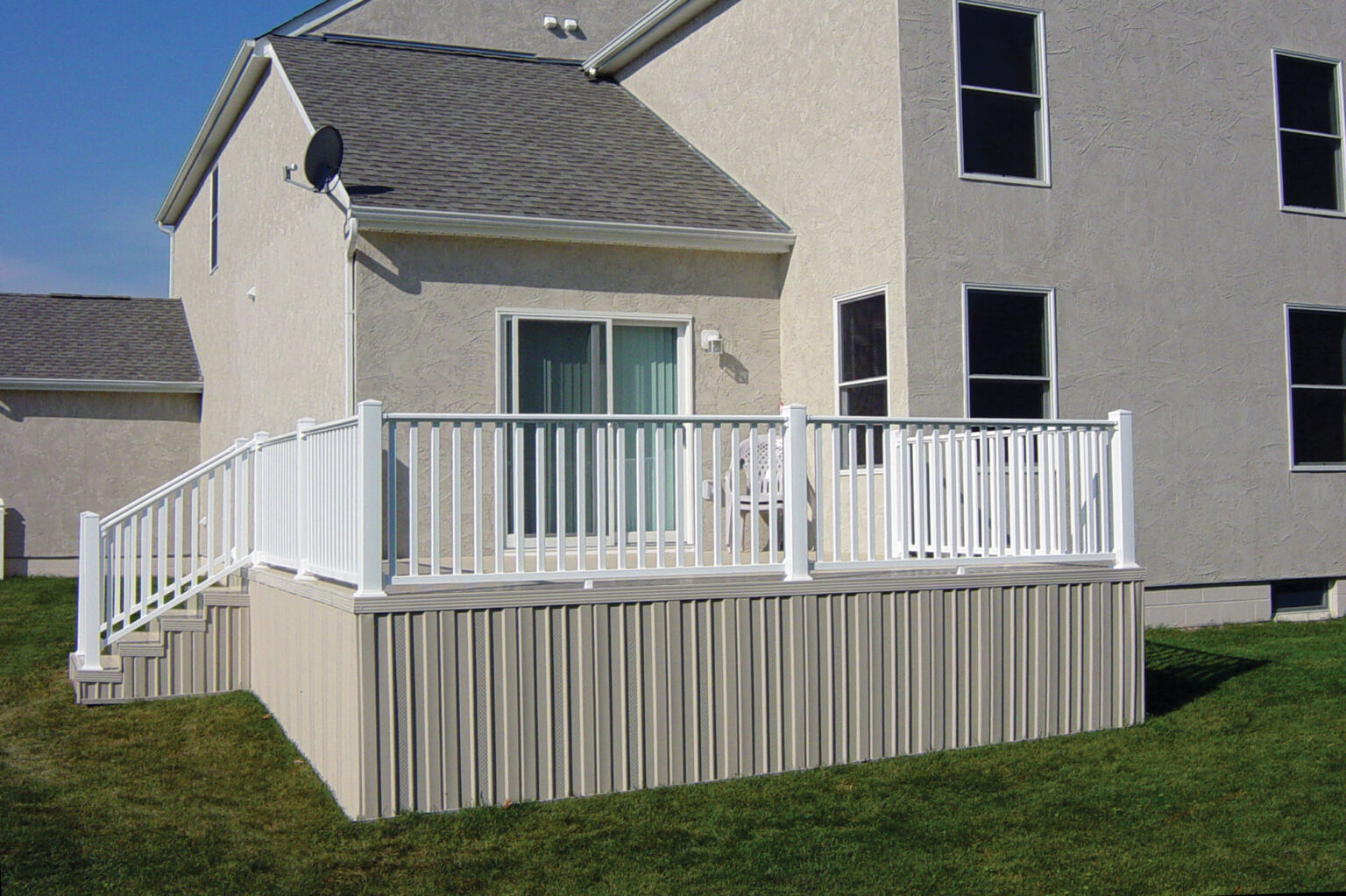 Raven Vinyl Deck Railing | Digger Specialties, Inc.