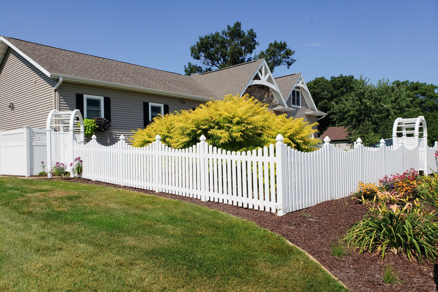 Supreme Vinyl Picket Fencing | DSI Outdoor Living Solutions