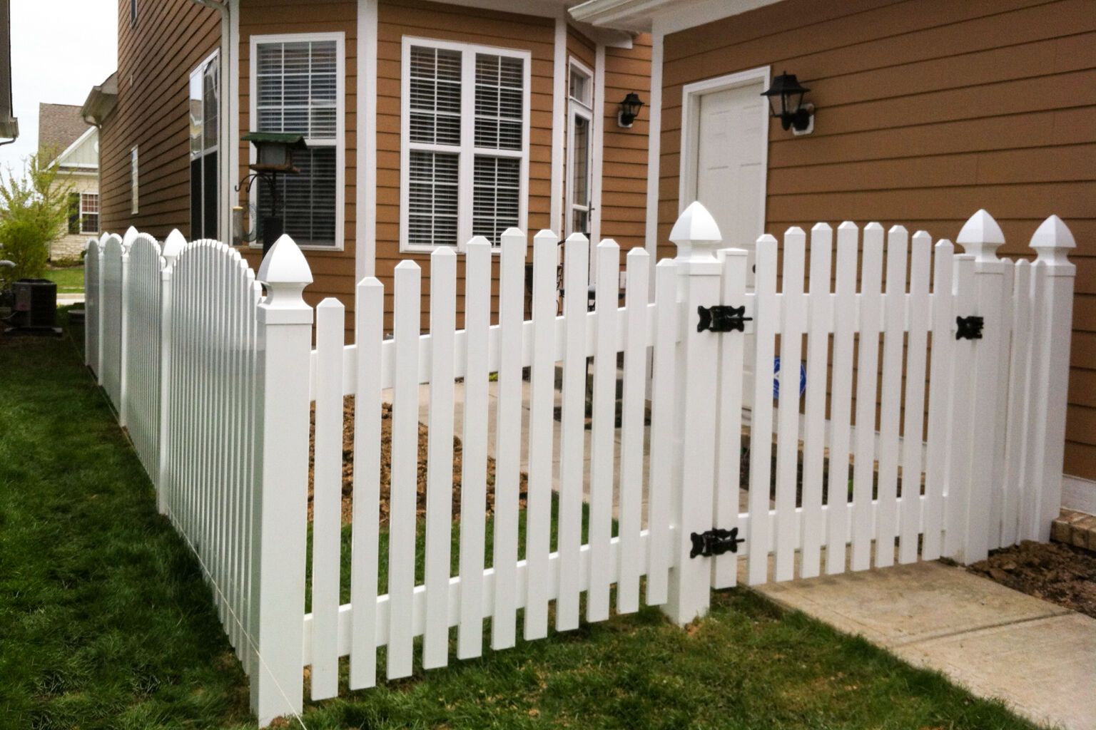 Supreme Vinyl Picket Fencing | DSI Outdoor Living Solutions
