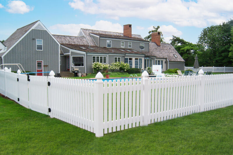 Supreme Vinyl Picket Fencing | DSI Outdoor Living Solutions