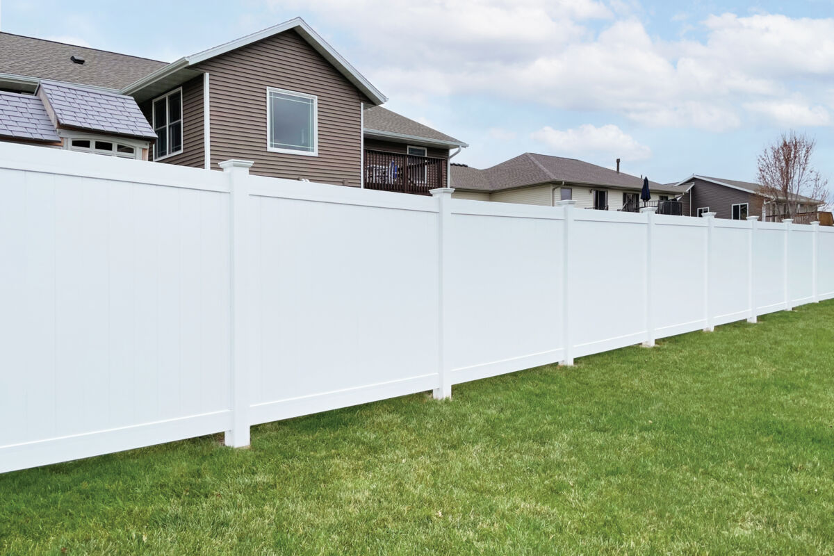 Vinyl Fencing | Digger Specialties Inc.