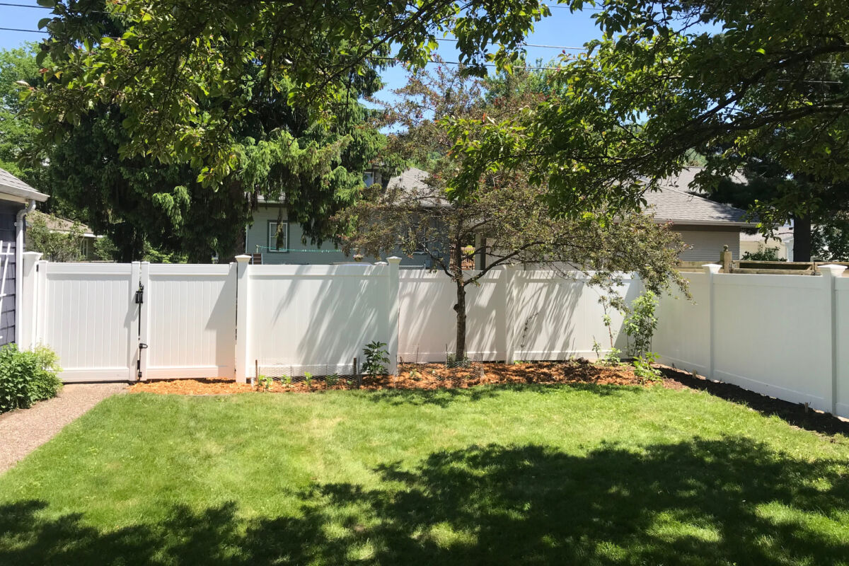 Tri-Max II Vinyl Fencing | Digger Specialties, Inc.