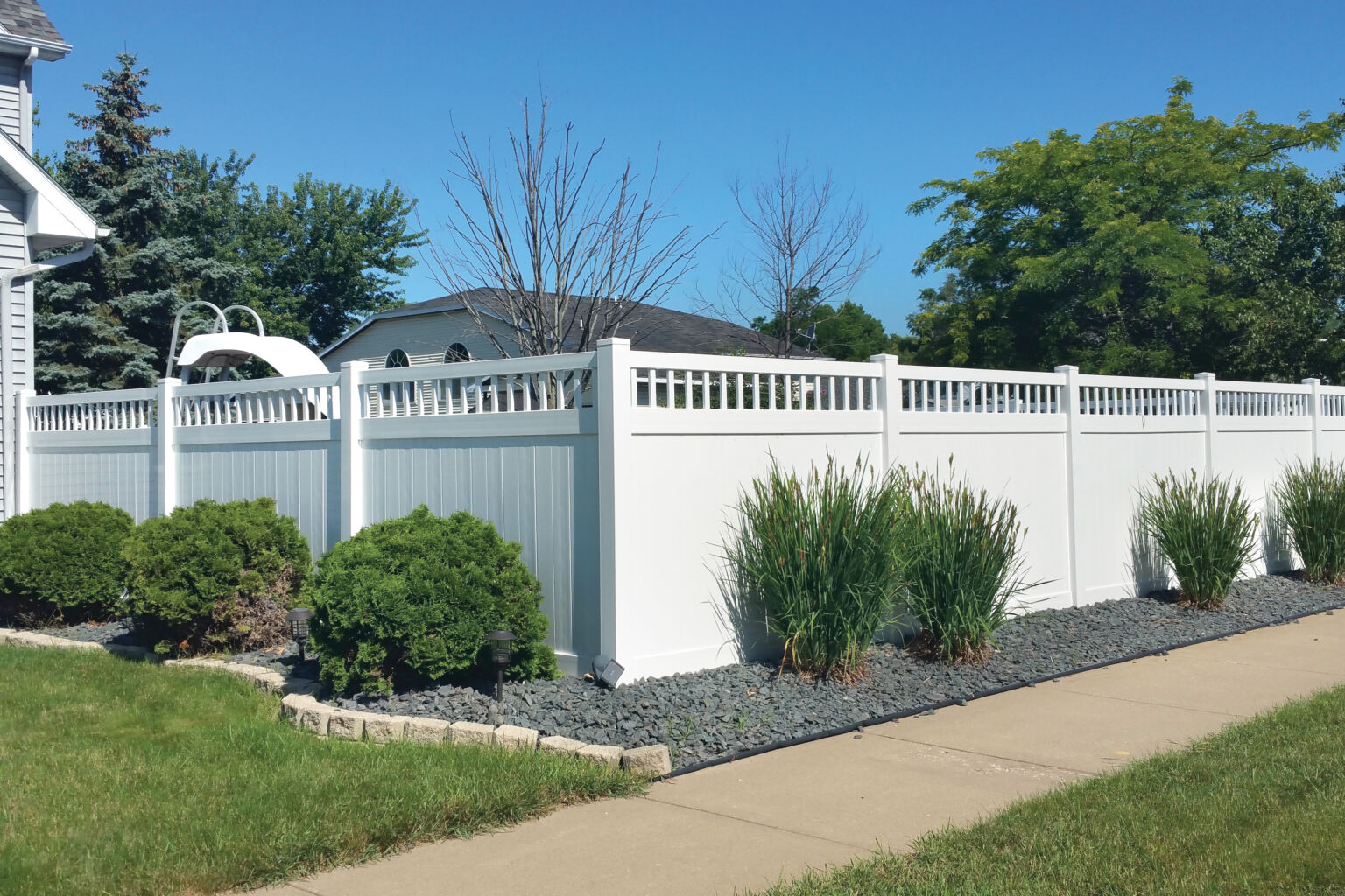 Tri-Max II Vinyl Privacy Fence | Digger Specialties