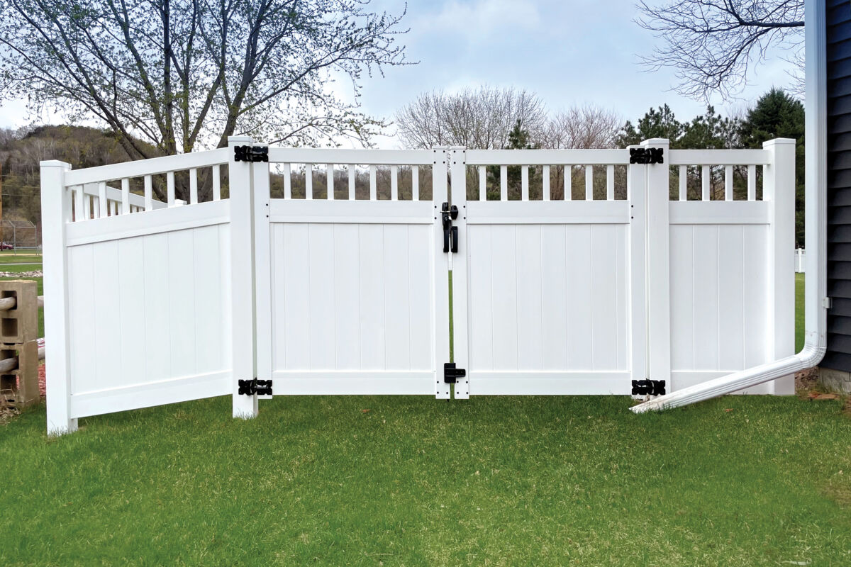 Tri-Max II Vinyl Privacy Fence | Digger Specialties